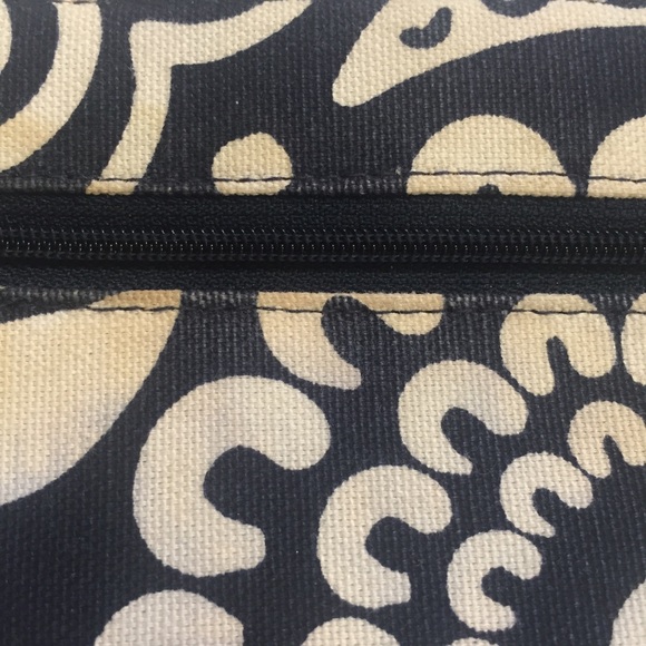 thirty-one | Bags | Thirtyone Wallet Blue White Floral Zip Around ...